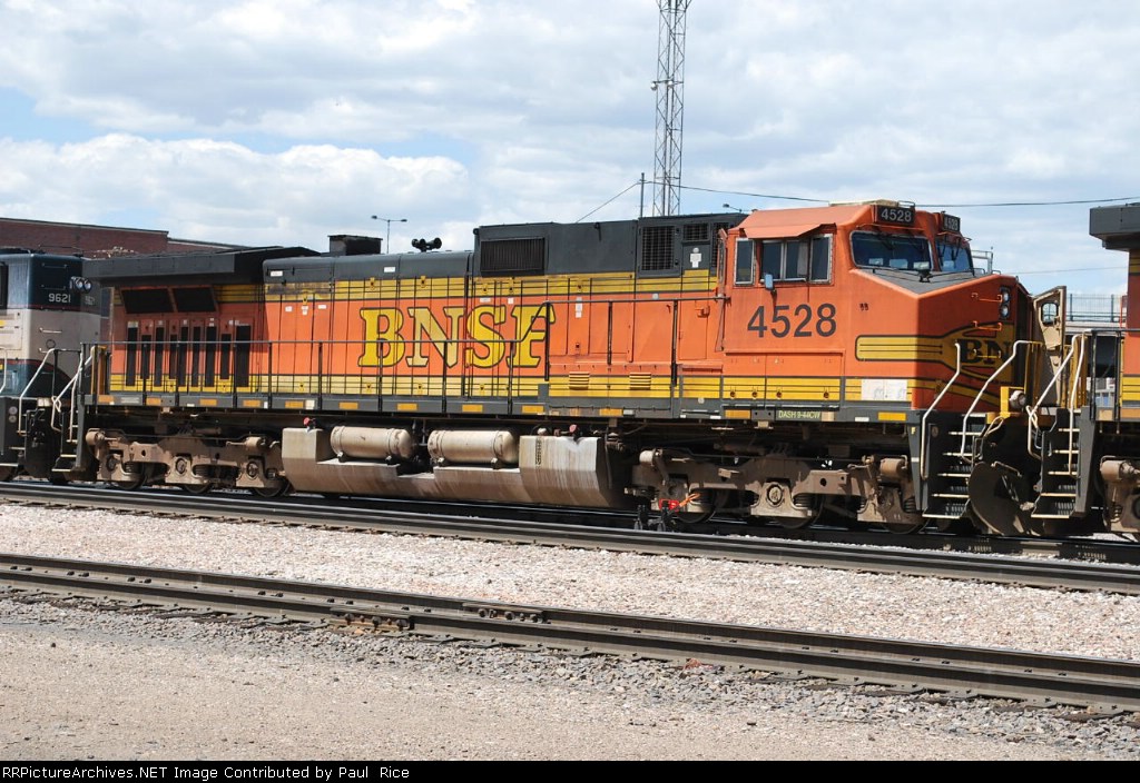 BNSF 4528